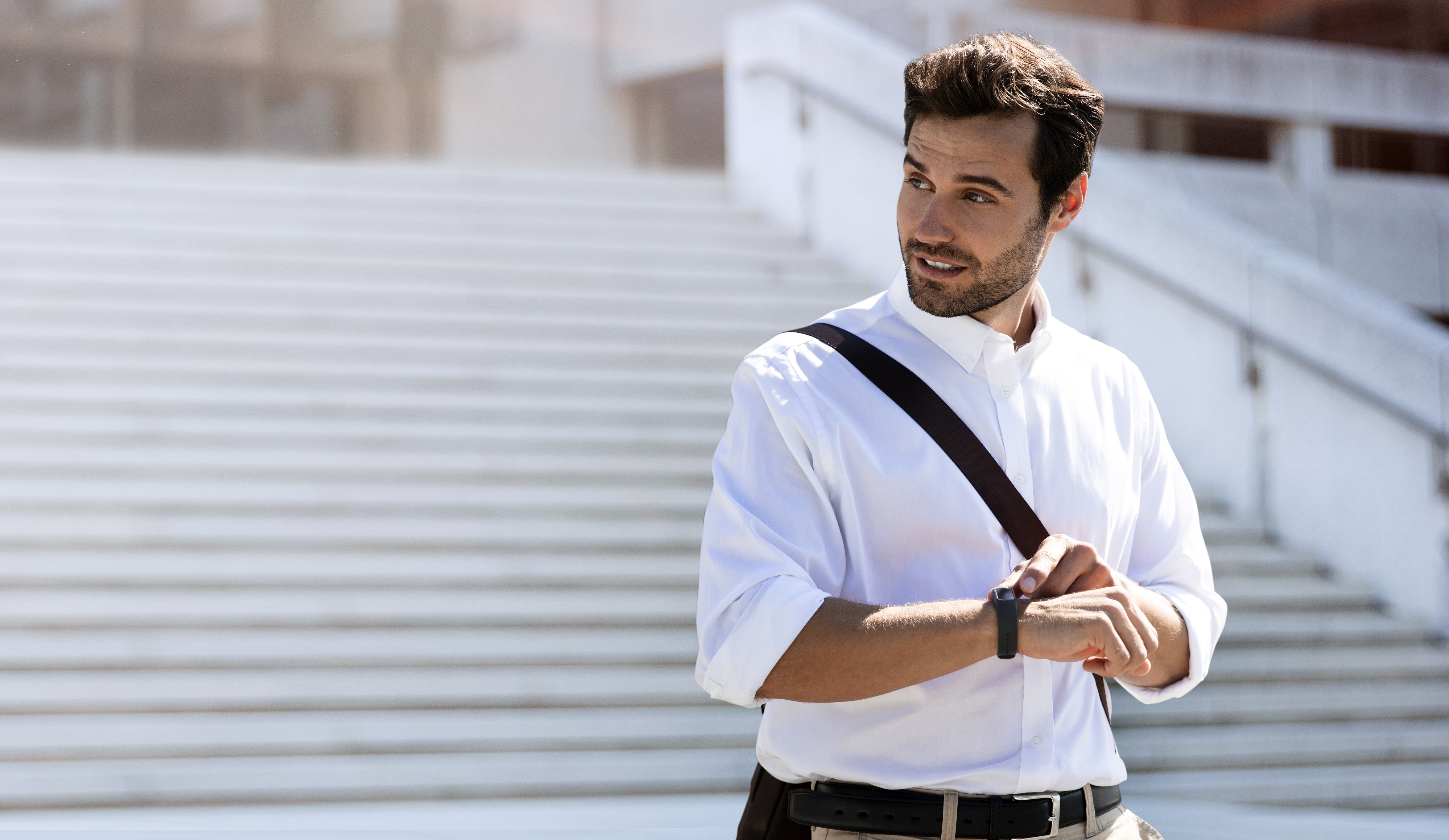 TomTom Touch Fitness Tracker Offers Body Composition Analysis ...